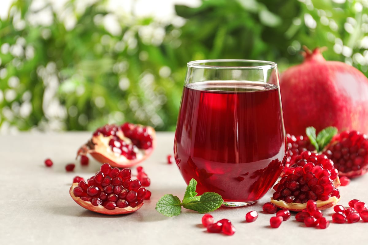 Top Health Benefits of Pomegranates, Uses in Juicing and Smoothies ...