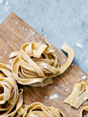 Fettuccine vs Tagliatelle (What's the difference?) - Tastylicious