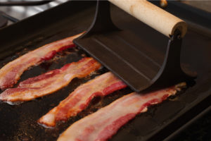 Bacon Press: Uses and Pros and Cons of Using Them - Tastylicious