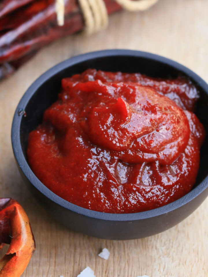 Gochugaru vs Gochujang: What's the Difference? - Tastylicious