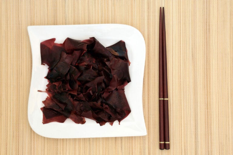 What Does Dulse Taste Like? Fresh & Dried