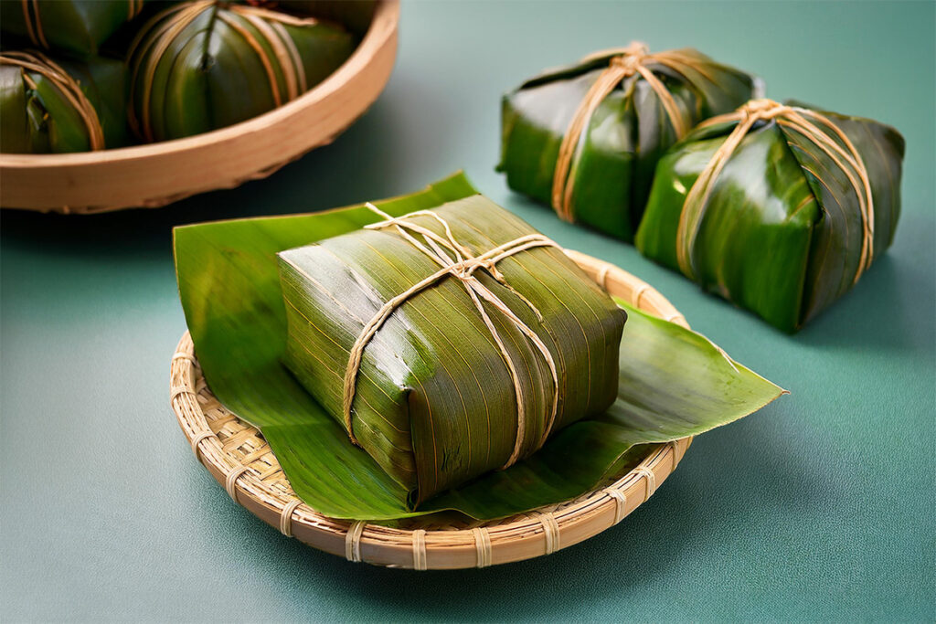 Vietnamese Sticky Rice Cakes (Bánh Chưng) - Tastylicious